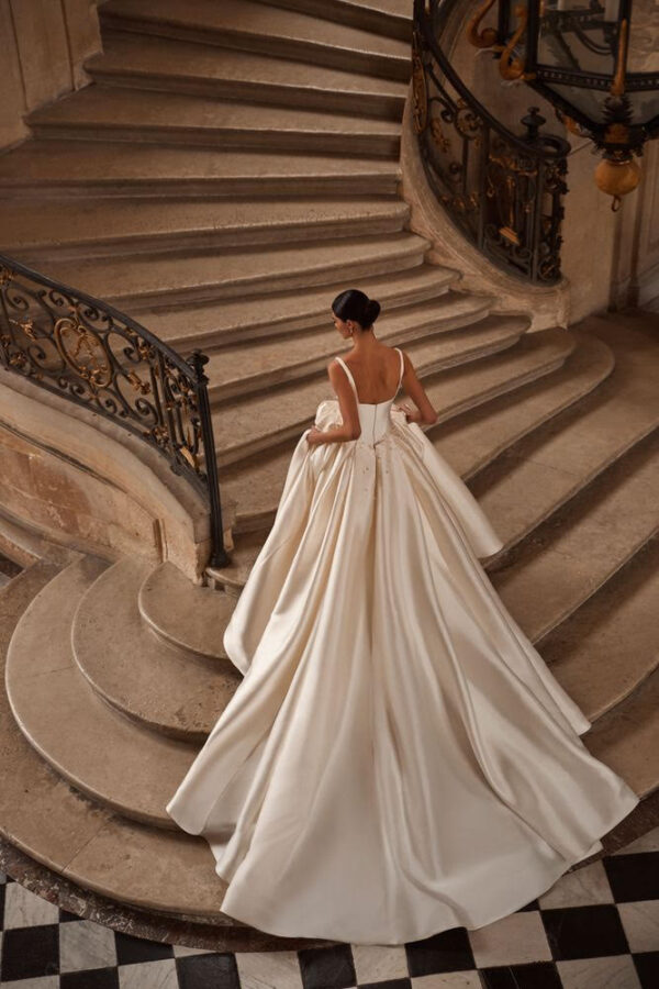 Classic wedding dresses for the Elegant Brides